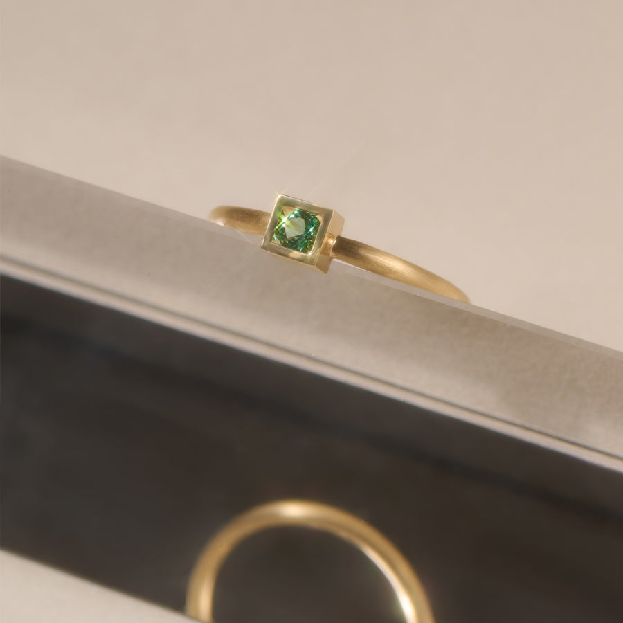 POSITION RING EMERALD#4075_januka jewelry