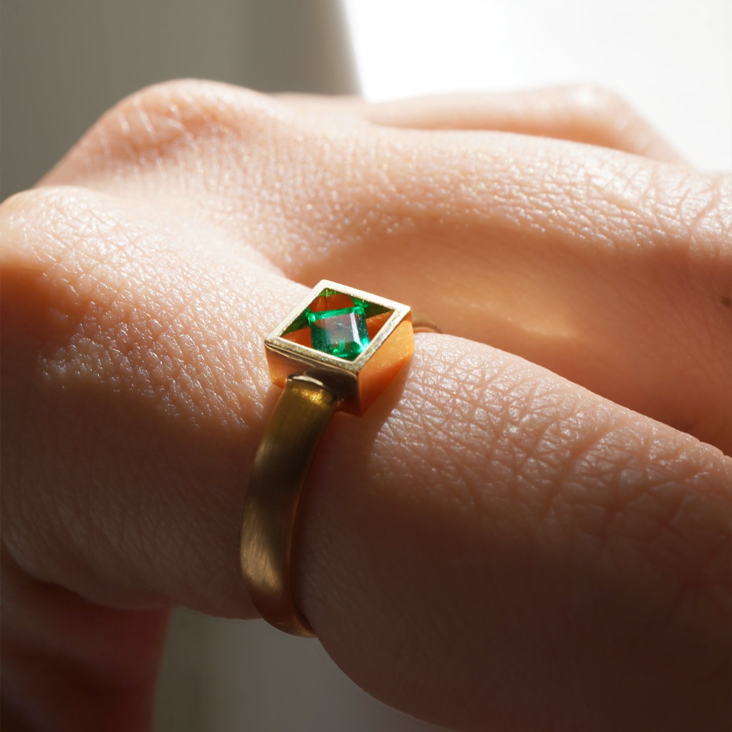 POSITION RING EMERALD#3738_januka jewelry